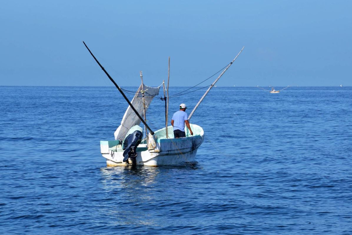 DESAFIARON AL MAR, PESCADORES SALVAN LA VIDA DE MILAGRO - Campeche HOY